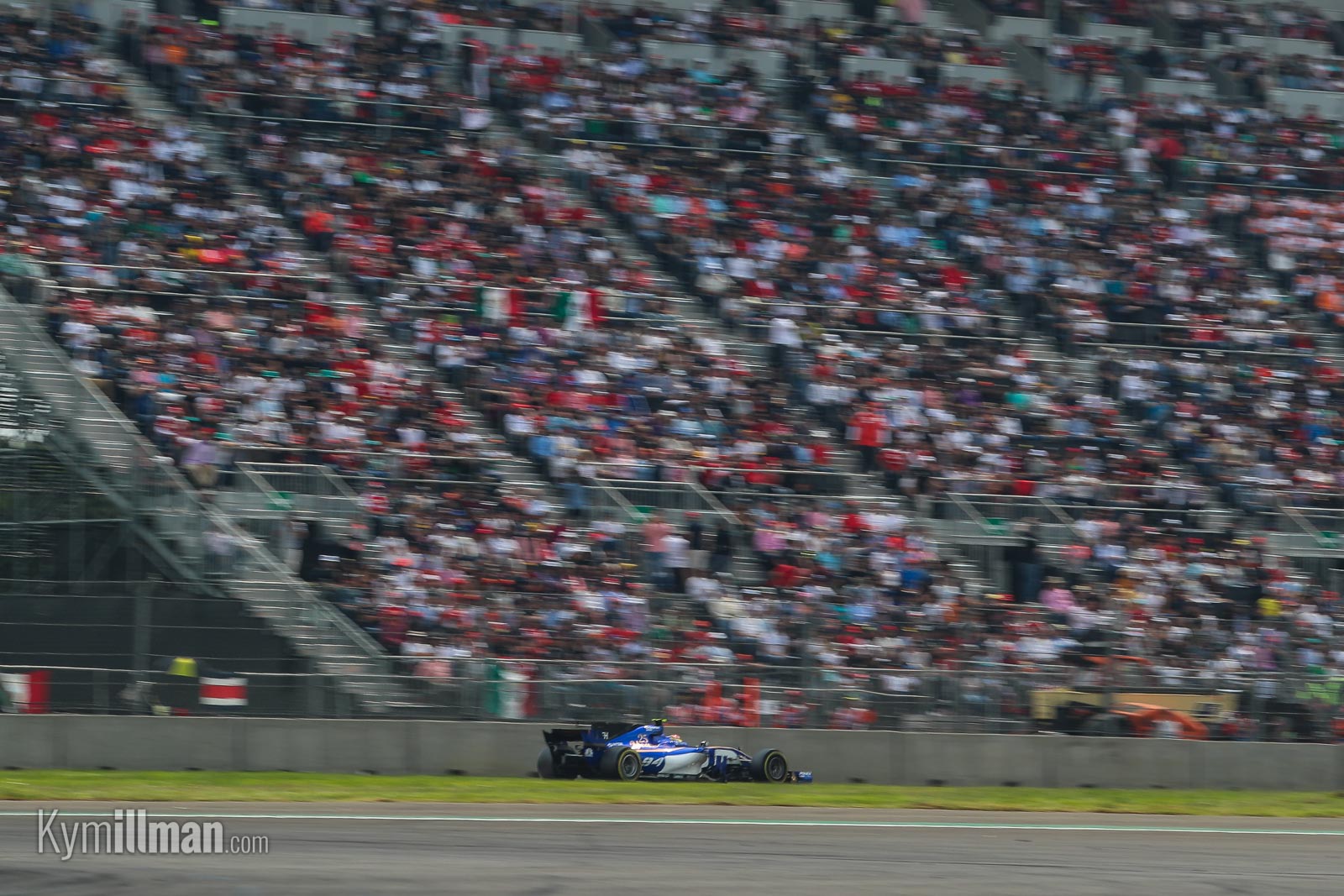 MEXICAN GRAND PRIX - RACE DAY SUNDAY - Kym Illman