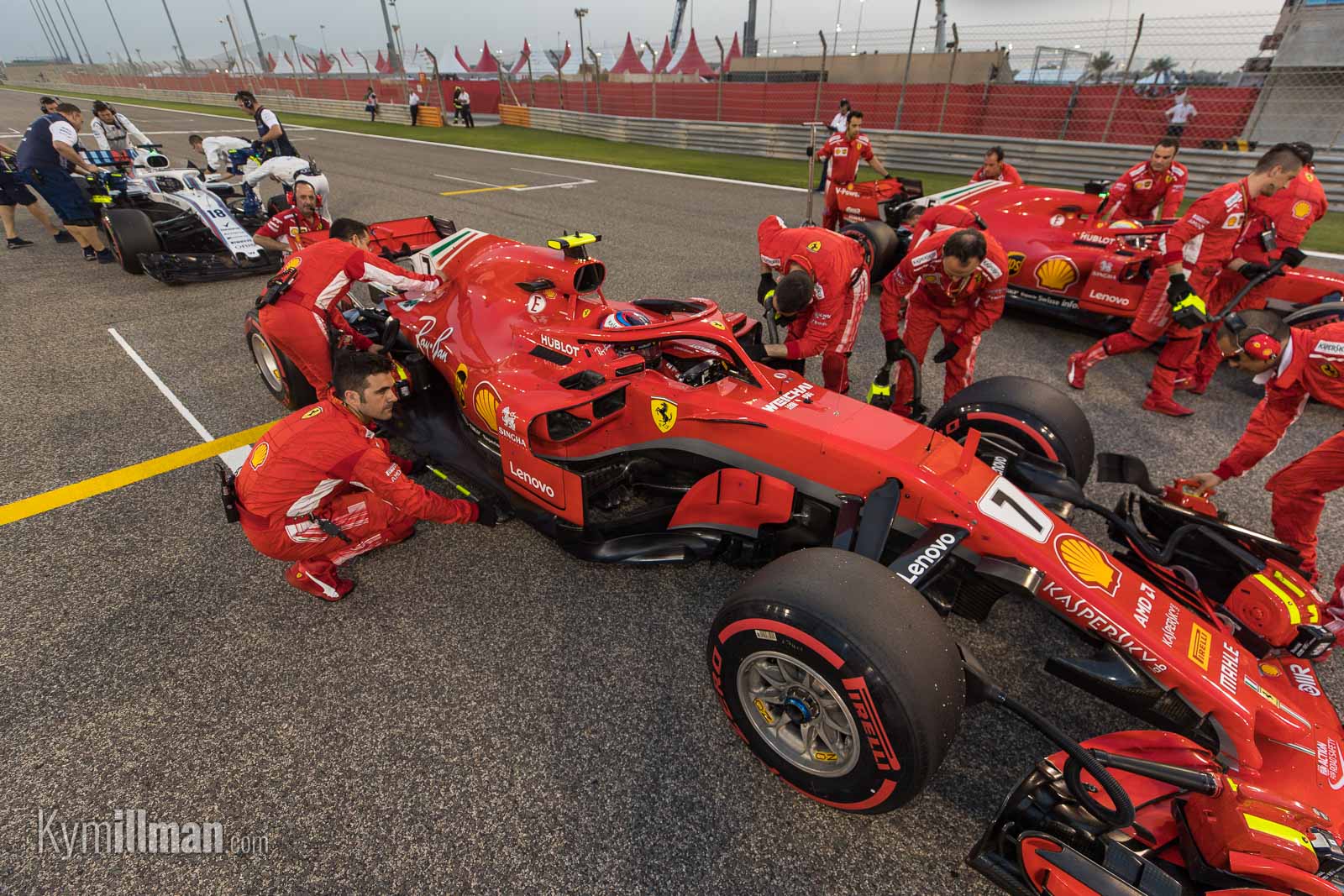 BAHRAIN GRAND PRIX - RACE DAY SUNDAY - Kym Illman